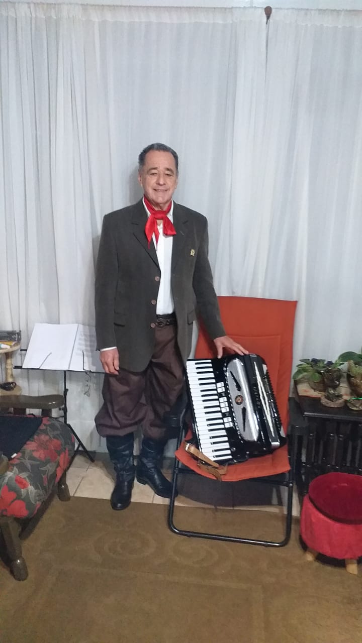 A bombacha é uma parte da indumentária que o gaúcho usa diariamente ...